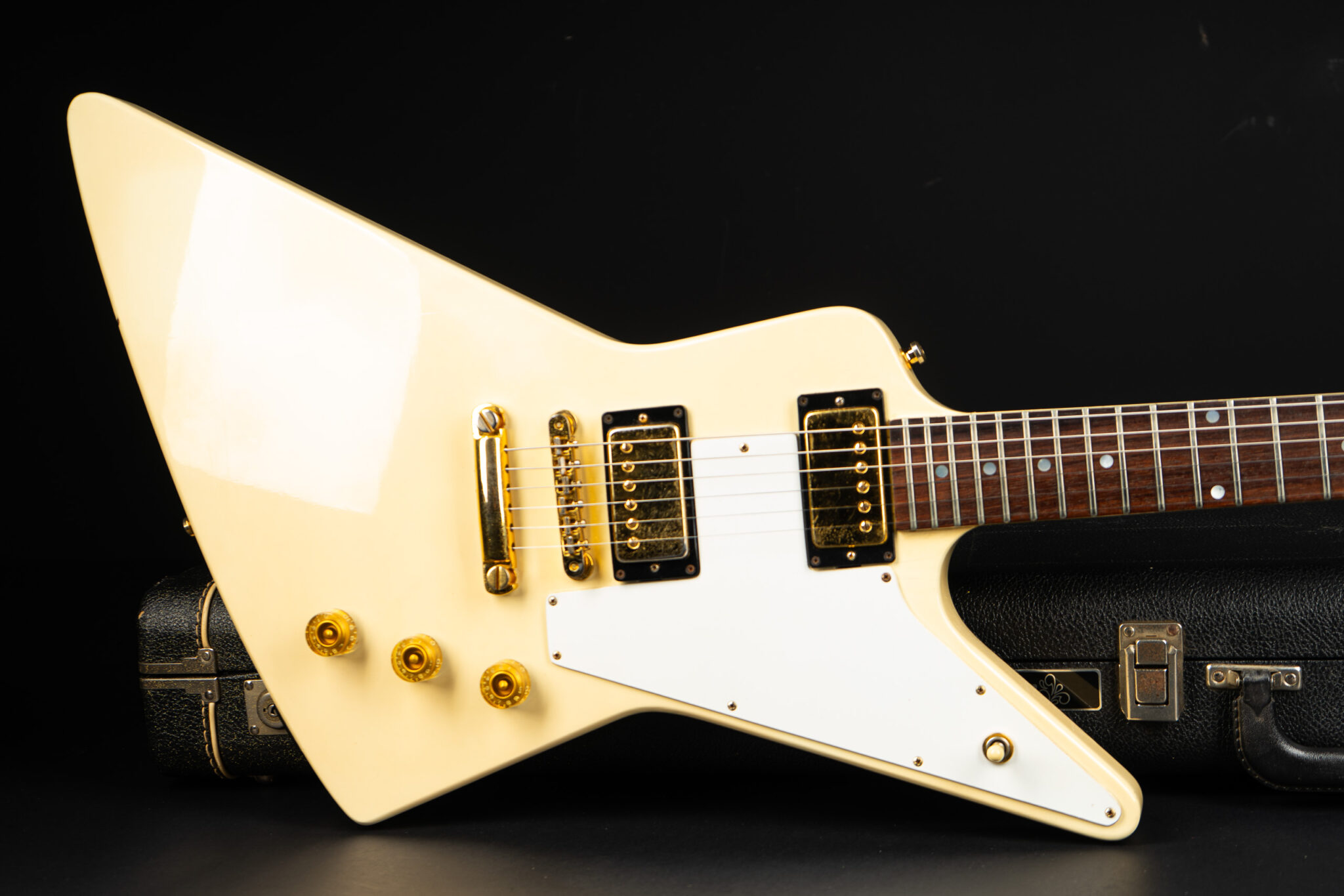 1976 Gibson Explorer – White – GuitarPoint