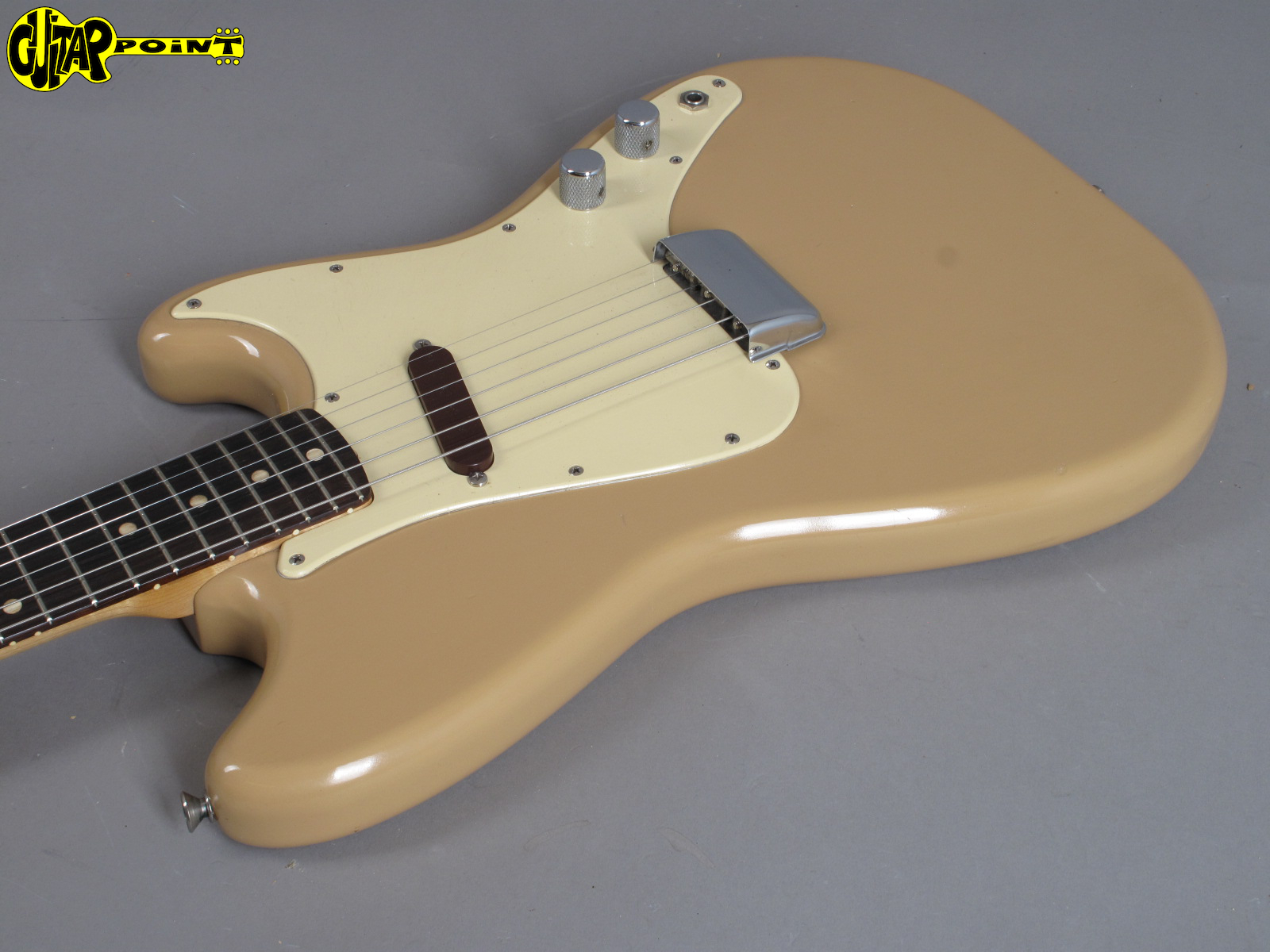 1959 Fender Musicmaster – Desert Sand – GuitarPoint