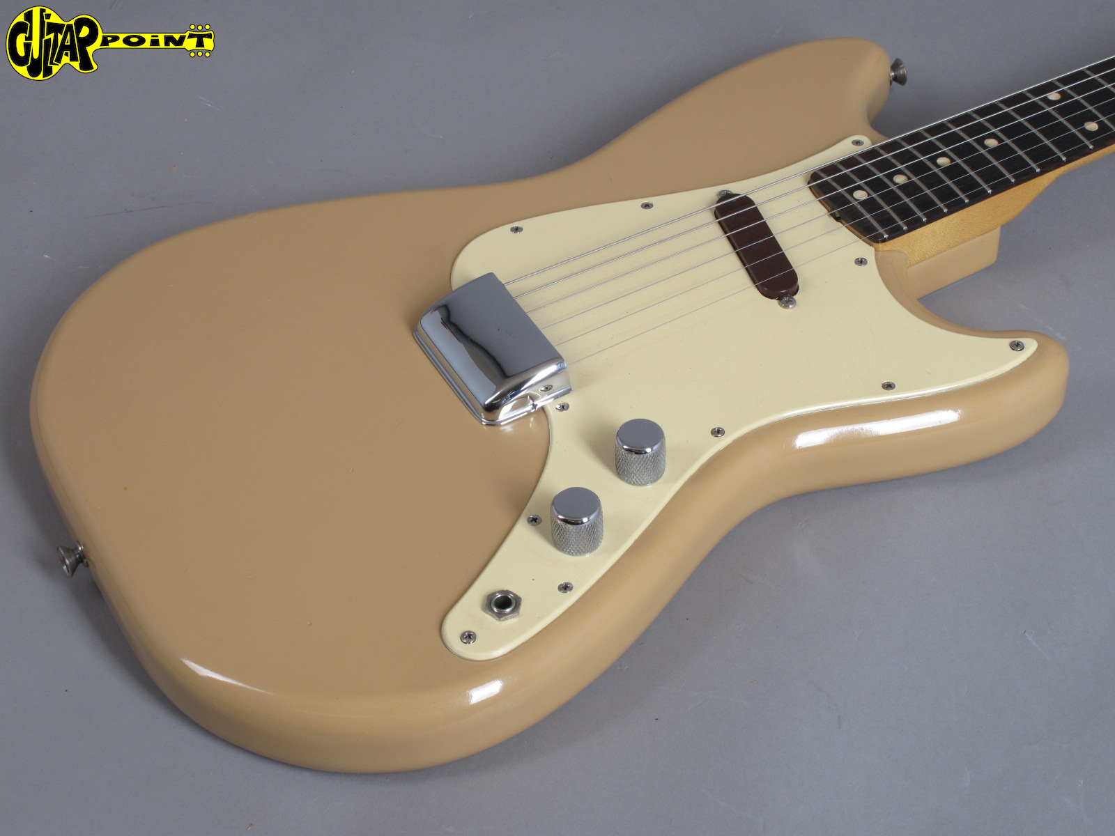 1959 Fender Musicmaster – Desert Sand – GuitarPoint