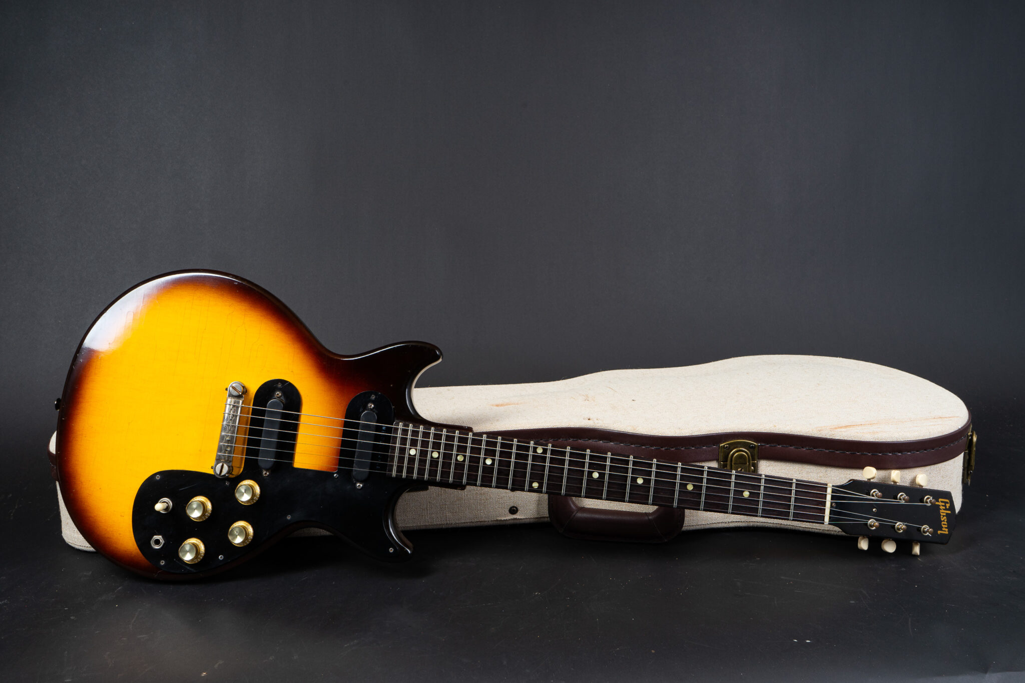 1962 Gibson Melody Maker D – Sunburst – GuitarPoint