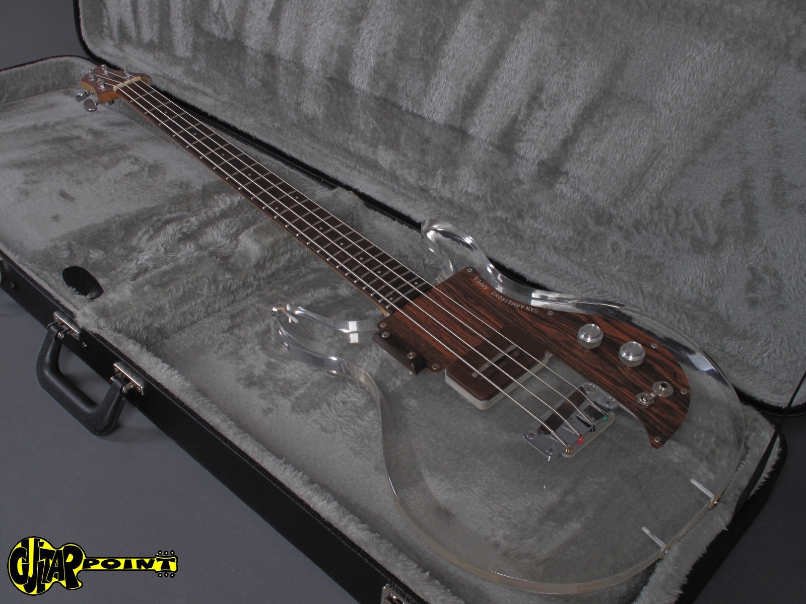1970 Dan Amstrong (Ampeg) Lucite – Plexiglass Bass – GuitarPoint