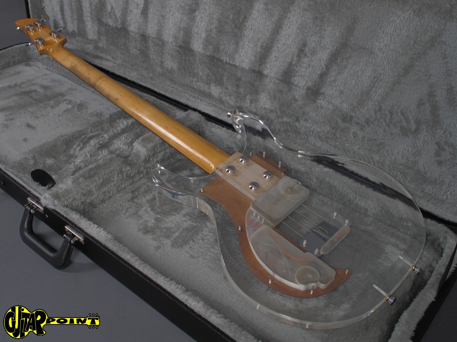 1970 Dan Amstrong (Ampeg) Lucite – Plexiglass Bass – GuitarPoint