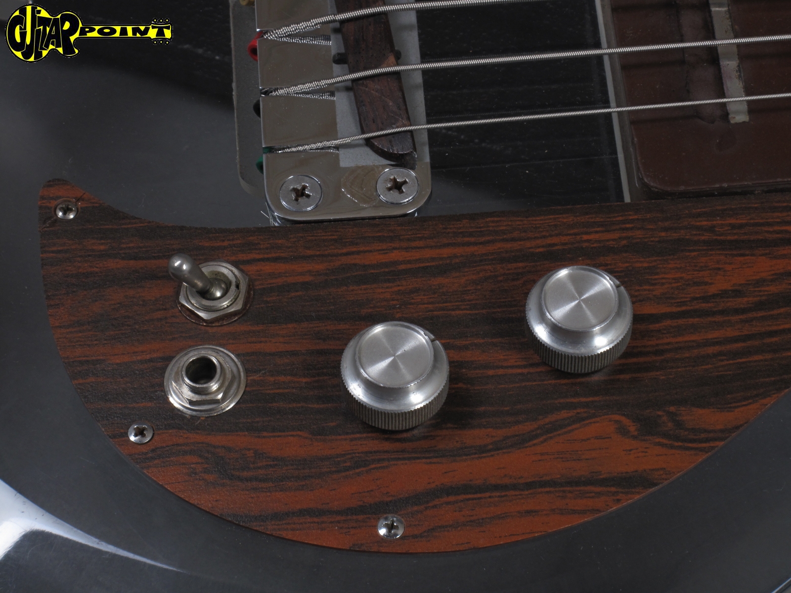 1970 Dan Amstrong (Ampeg) Lucite – Plexiglass Bass – GuitarPoint