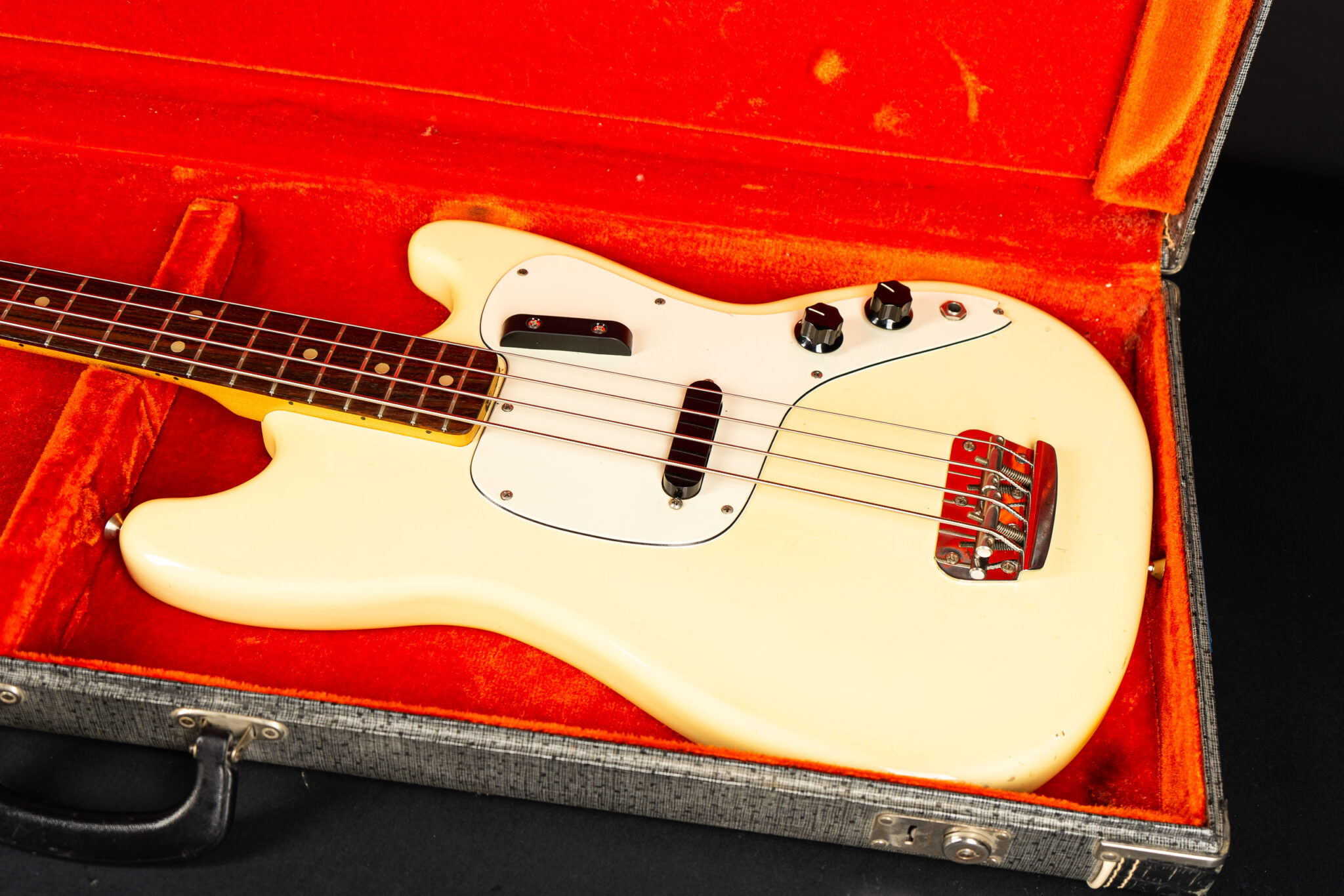 1973 Fender Musicmaster Bass – Olympic White – GuitarPoint