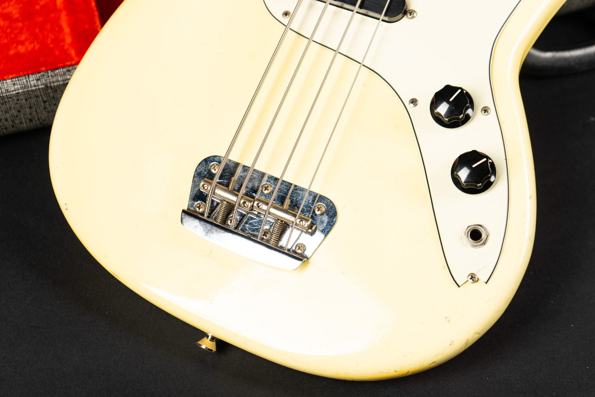 1973 Fender Musicmaster Bass – Olympic White – GuitarPoint