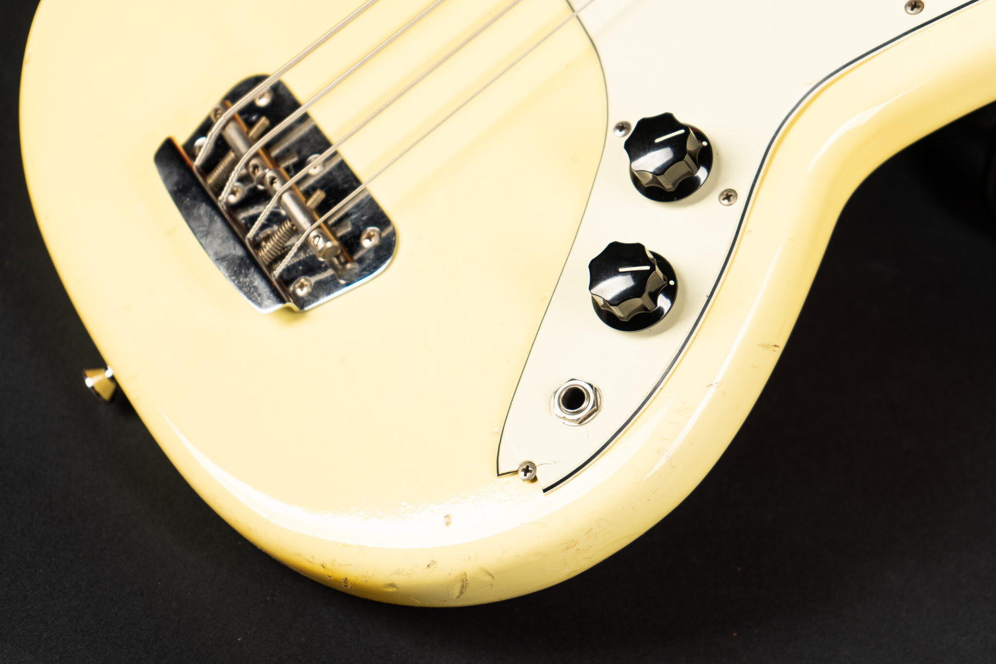 1973 Fender Musicmaster Bass – Olympic White – GuitarPoint