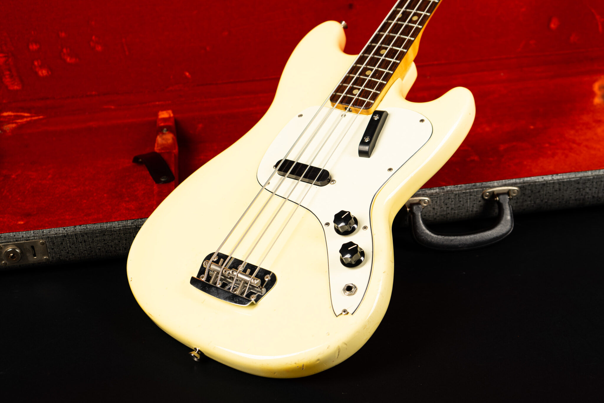 1973 Fender Musicmaster Bass – Olympic White – GuitarPoint