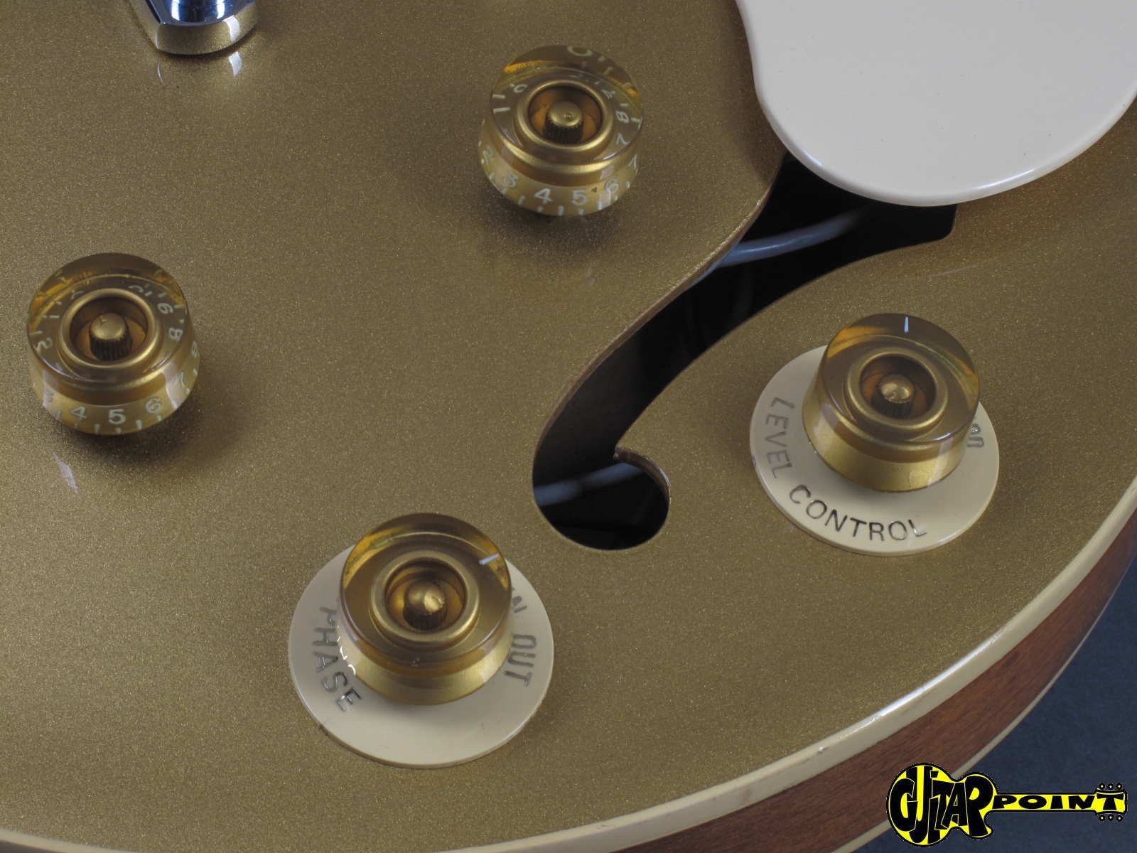1974 Gibson Les Paul Signature – Gold Top – GuitarPoint