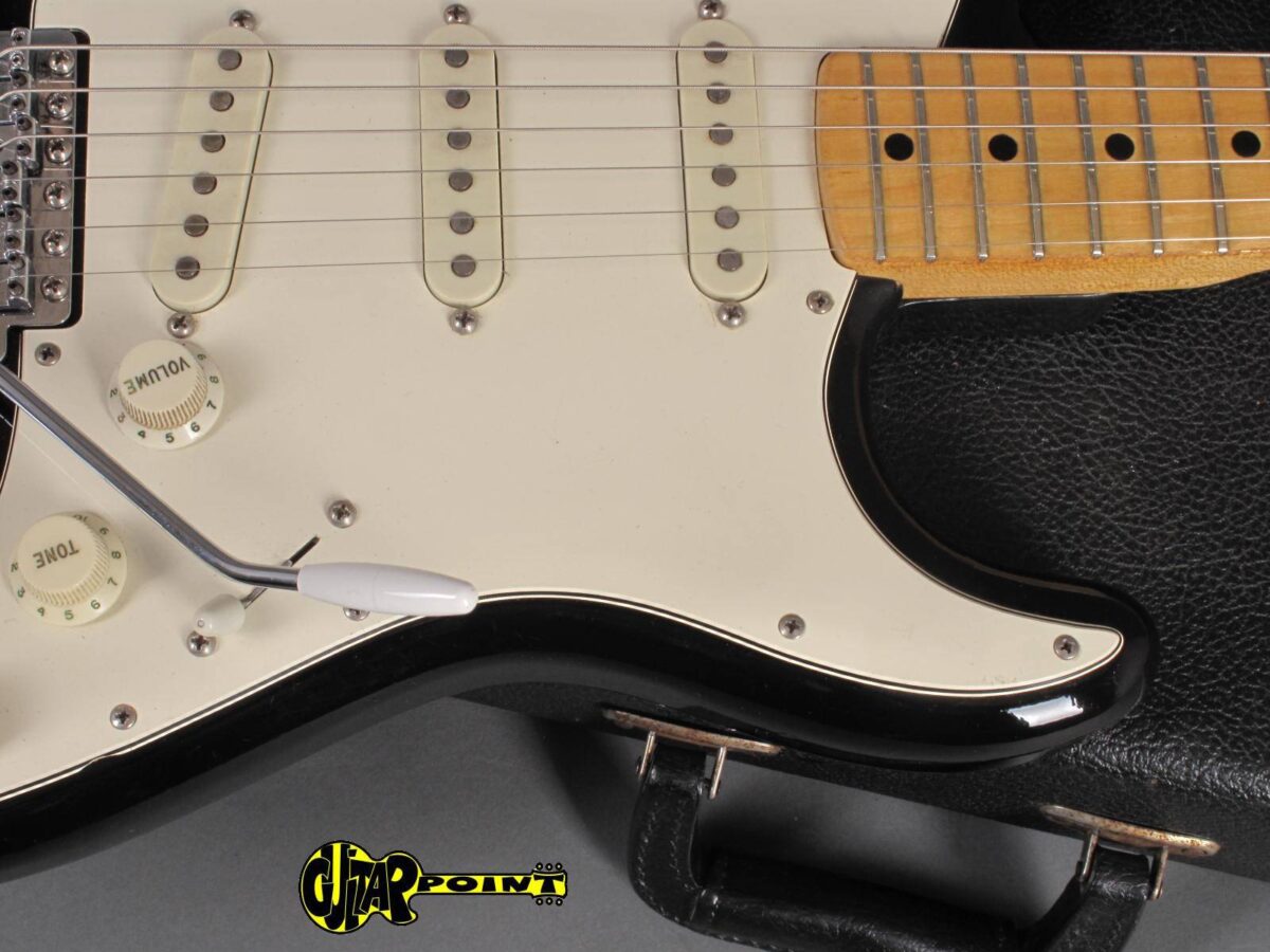 1975 Fender Stratocaster - Black (all ´74 specs!) | GuitarPoint