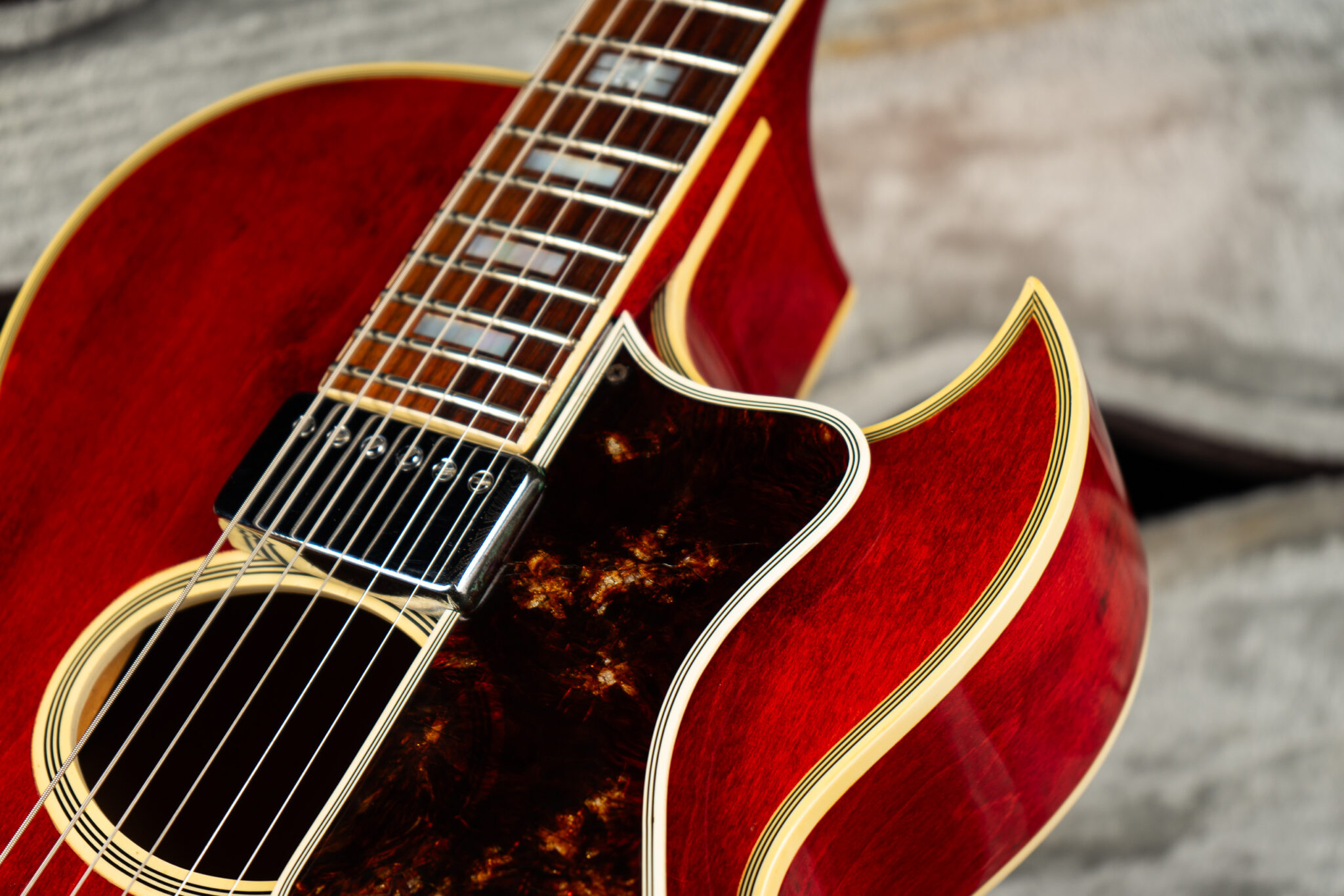 1975 Gibson Howard Roberts – Cherry Red – GuitarPoint