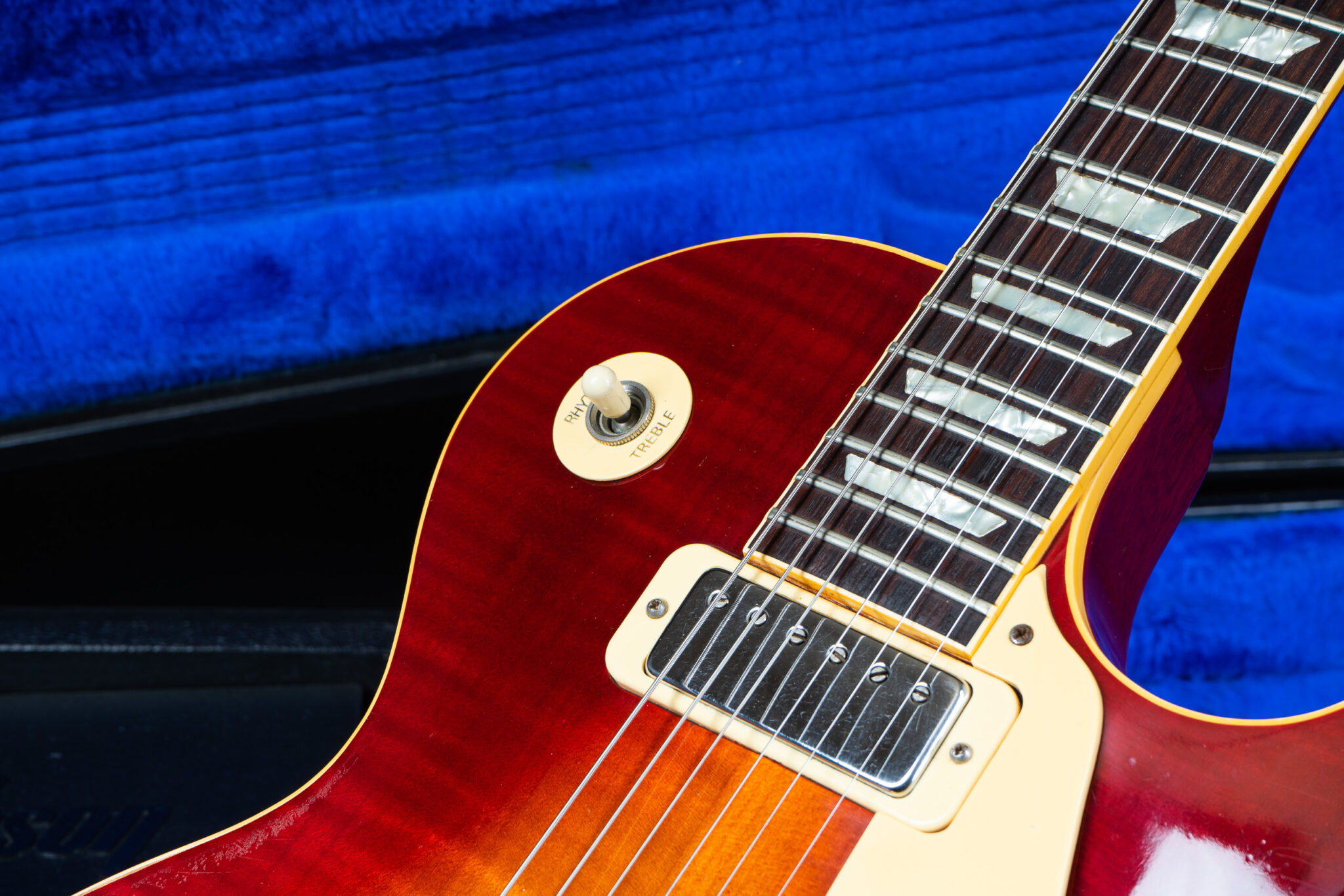 1985 Gibson Les Paul Deluxe Flametop – Sunburst – GuitarPoint