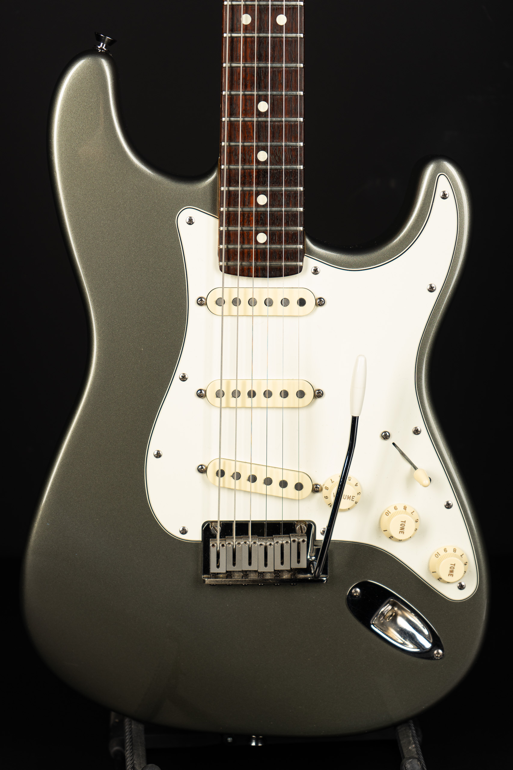 1989 Fender American Standard Stratocaster – Inca Silver – GuitarPoint