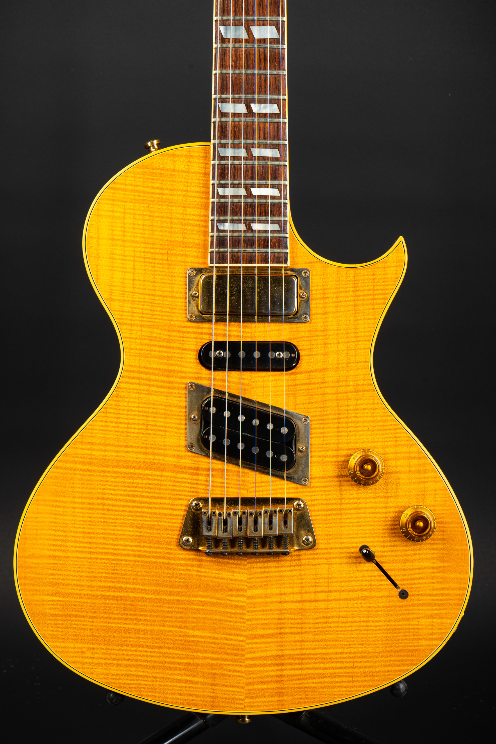 1994 Gibson Nighthawk Standard ST-3 – Amber – GuitarPoint