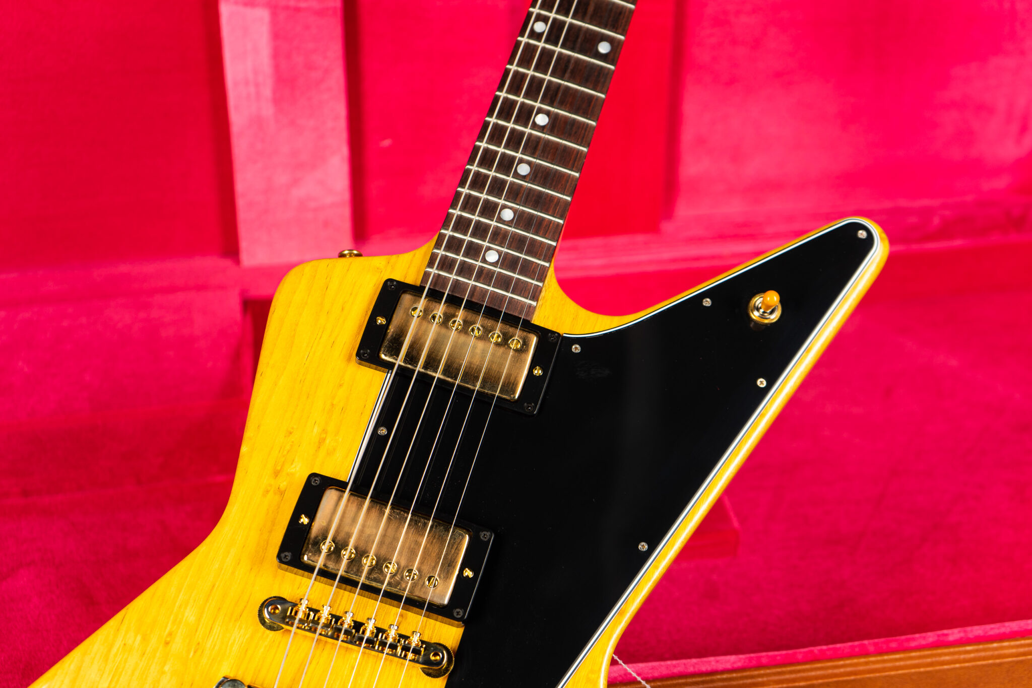 Gibson Custom Shop 1958 Explorer Korina – Black Pickguard and Birdseye ...
